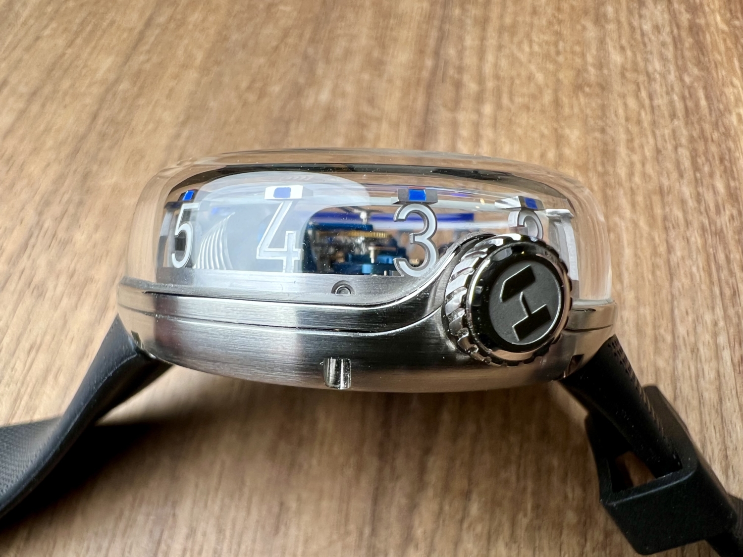 HYT H2O reviewed by Tim Mosso: It looks Huge, but it merely wears Big - Quill & Pad