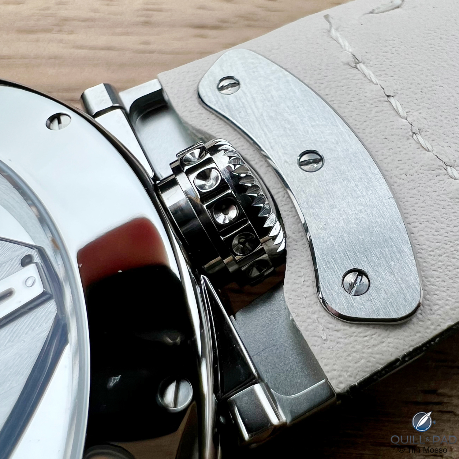 De Bethune DBD Re-Edition Evergreen Reviewed by Tim Mosso - Quill & Pad